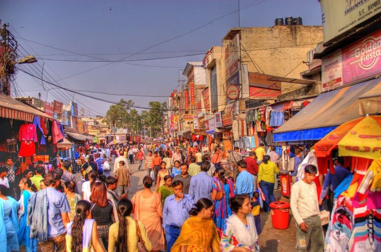 10 Famous Indore Markets | Famous India