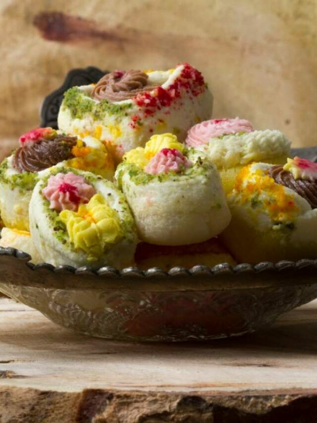 15 Lip-Smacking Famous Sweet Delicacies of Bengal | Famous India